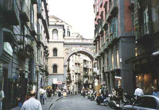 Via Chiaia. su Napoli